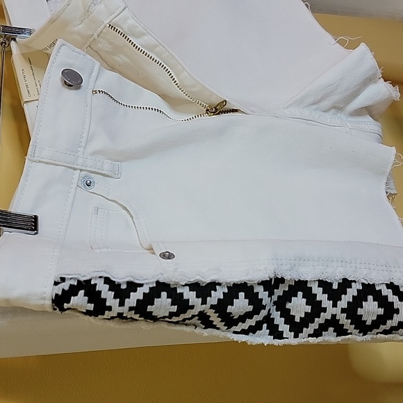 Universal Thread | Shorts | Universal Thread White Shorts With Pattern ...